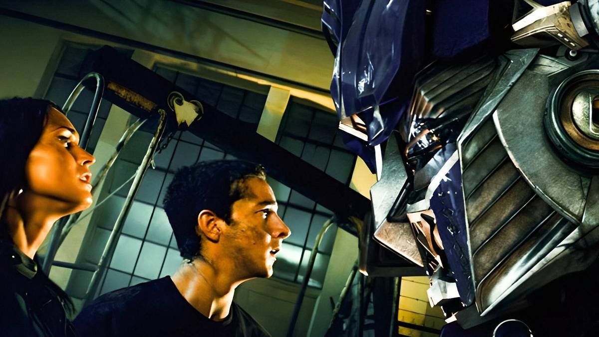 Michael Bay's Original Transformers Script Barely Included Autobots and Decepticons