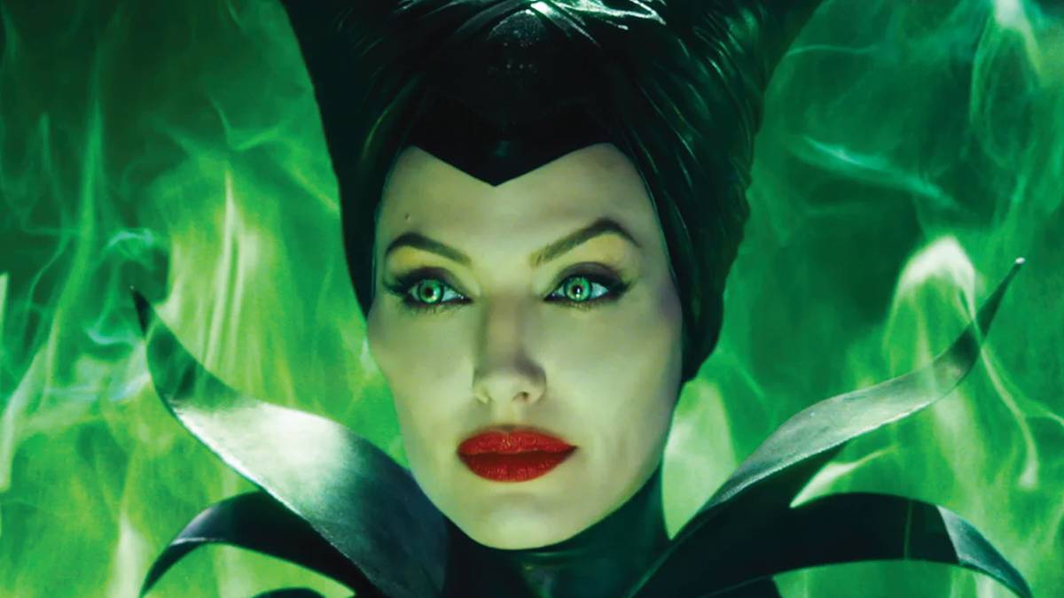 Maleficent Actor Angelina Jolie Addresses Potential Return as Iconic ...