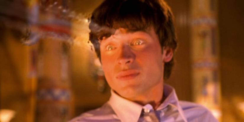 10 Weirdest Details in Smallville