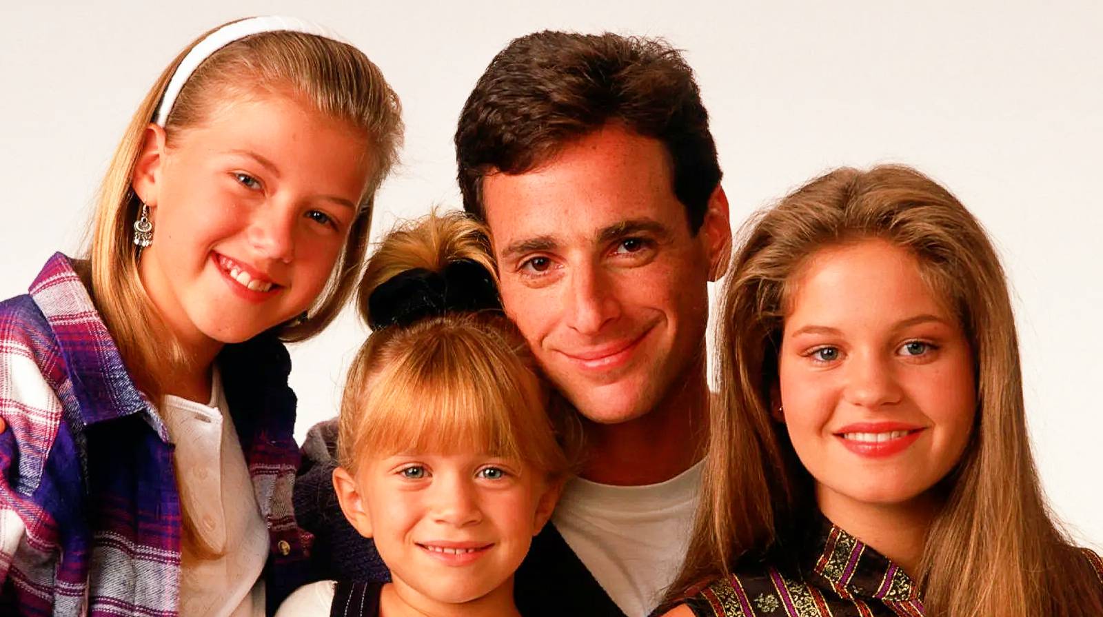 Bob Saget Honored With Rare Reunion Photo of Full House Cast and Olsen ...