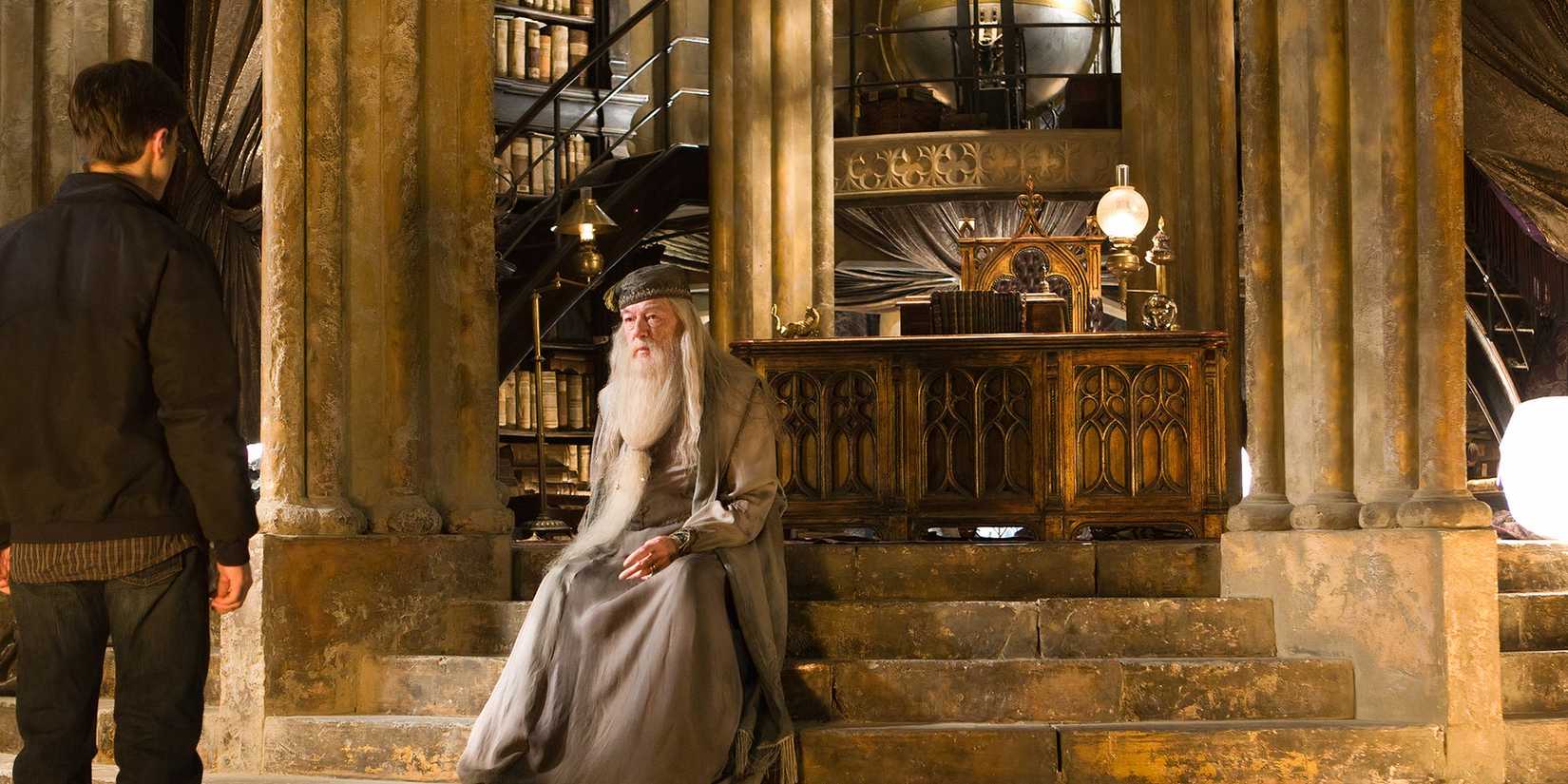 The First Look at John Lithgow's Dumbledore Confirms Major Changes to ...