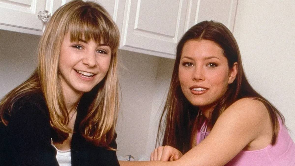 7th Heaven's Jessica Biel and Beverley Mitchell Reunite in New Photo 17 ...