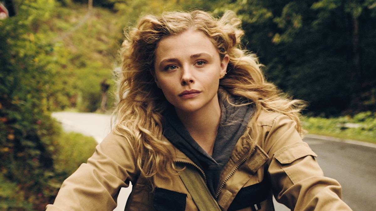 Chloe Grace Moretz Comes Out as 'Gay Woman' in Heartfelt Post
