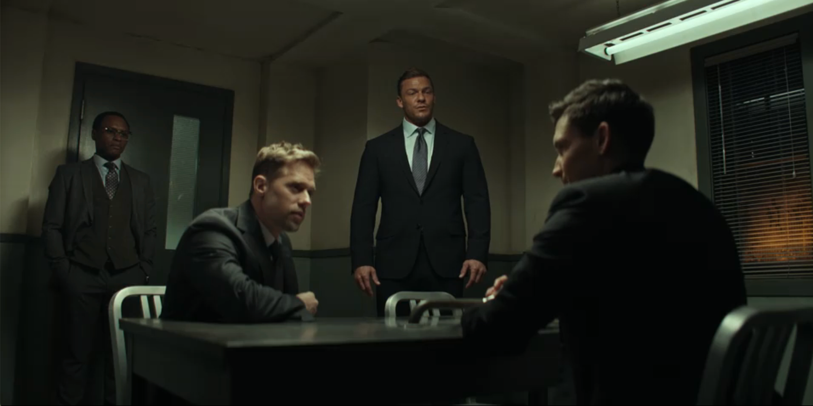 10 Reacher Scenes That Prove Alan Ritchson Should Be Batman