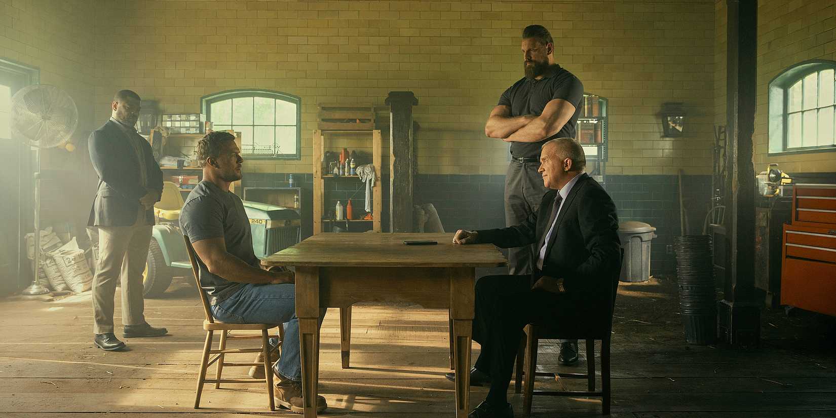 10 Reacher Scenes That Prove Alan Ritchson Should Be Batman