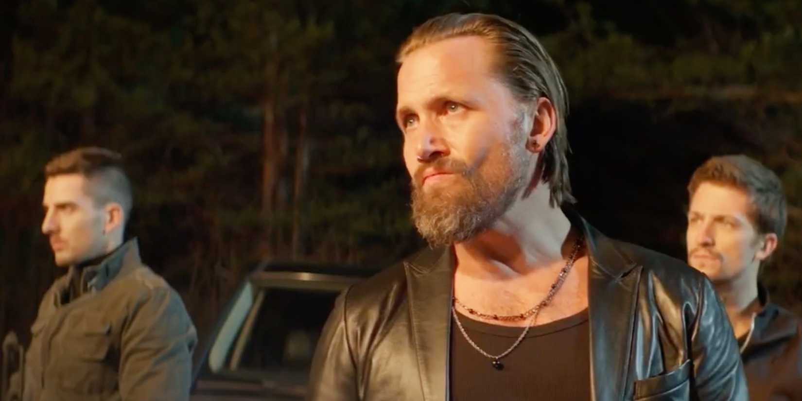 "It Is a Modern Western" Henry Thomas Takes on a Different Kind of Role ...