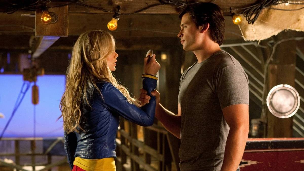 Smallville Sequel Art Imagines Superman & Supergirl vs. James Marsters ...