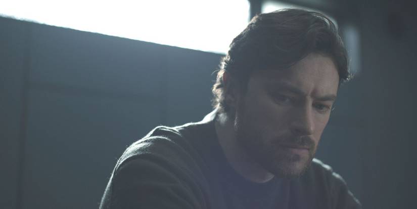 Surface Season 2 Finale Review: Apple TV+ Drama Falls Flat at the Ending