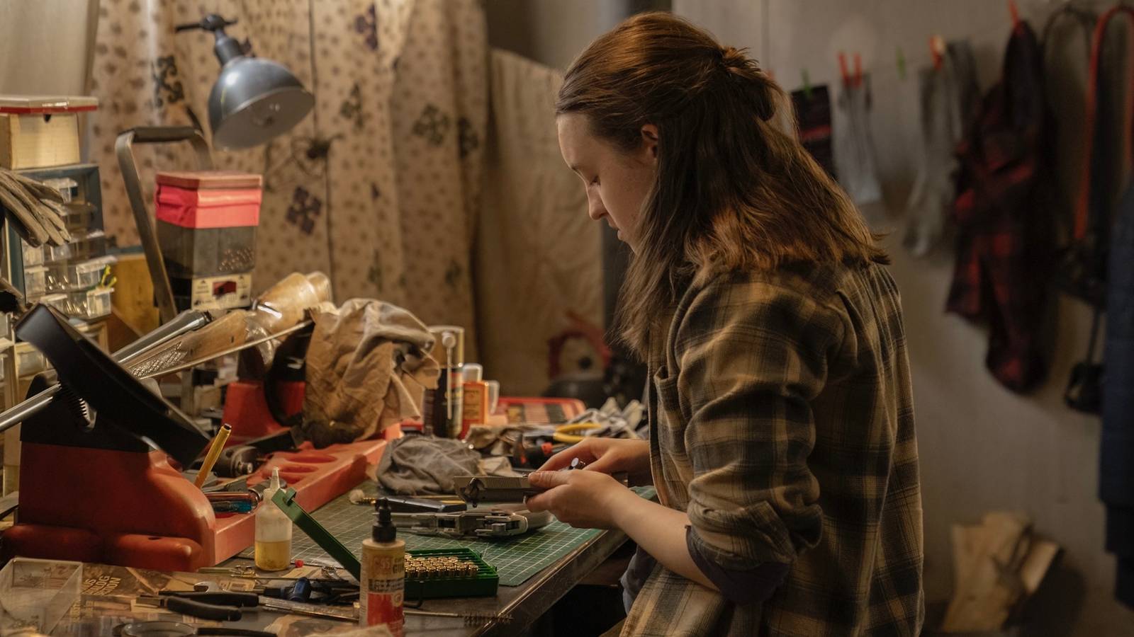 Ellie Faces a Major Problem in The Last of Us Season 2's Premiere (& It ...