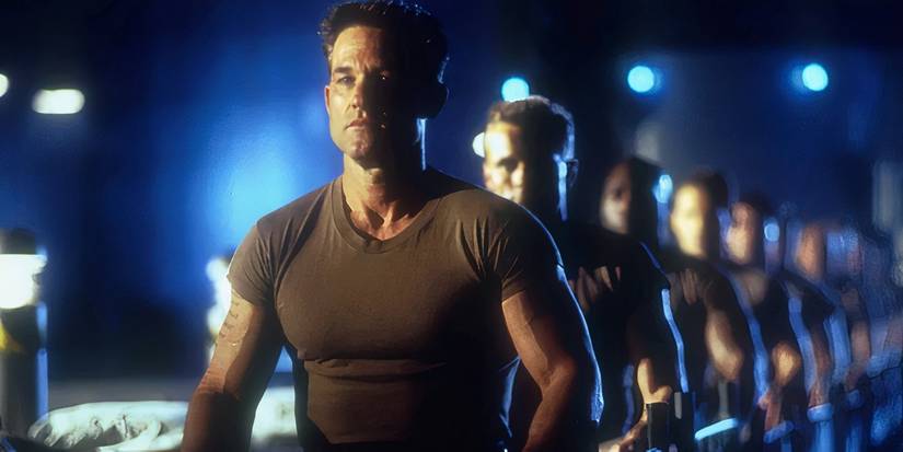 Kurt Russell Only Speaks 100 Words in This Criminally Underrated Sci-Fi War Film From 27 Years ...