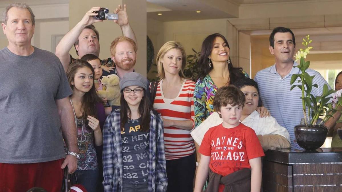 Modern Family Meme Modern Family Funny GIFs Find & Share On GIPHY
