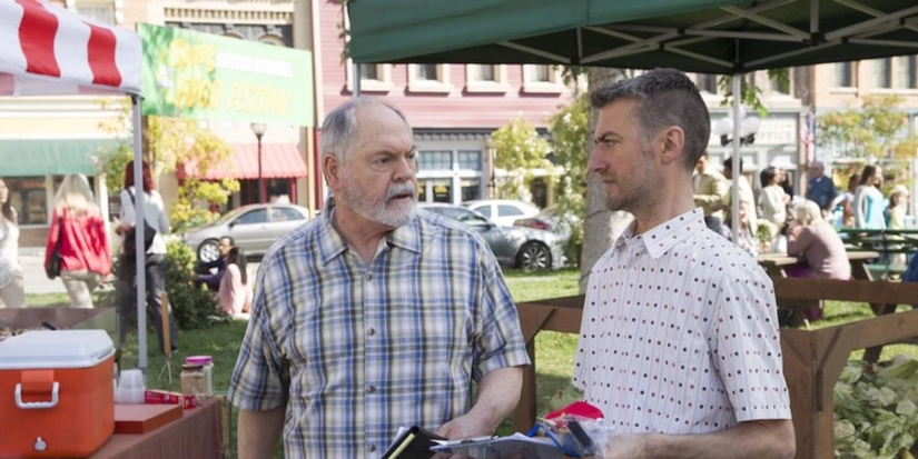 This 20-Year-Old Gilmore Girls Fan Theory is Wild (But Actually Makes a ...