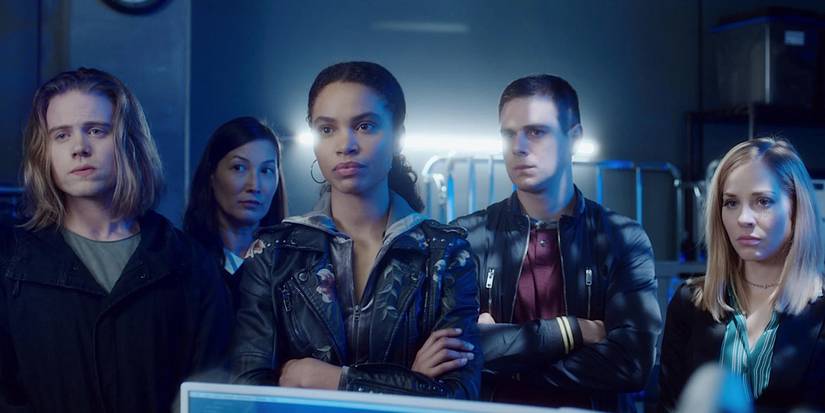 Netflix's Travelers Is 1 of TV's Few Perfect Time-Travel Shows