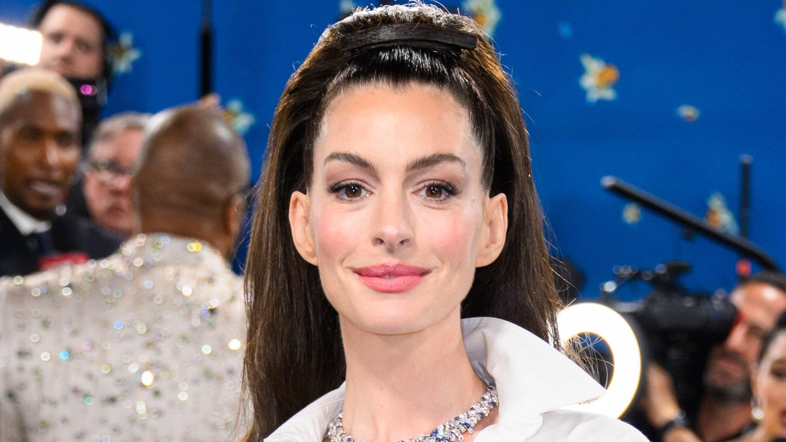 Let's Be Real, Anne Hathaway's Forgotten $298M Heist Movie Is Still Flawless From Start to Finish