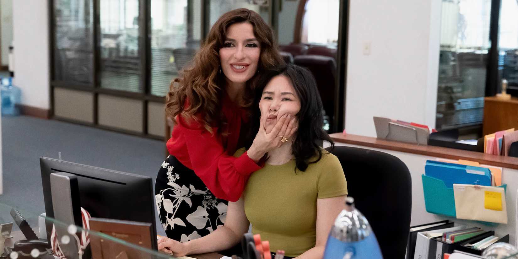 The Paper Season 1 Ending Explained: How The Office Spinoff Sets Up a ...