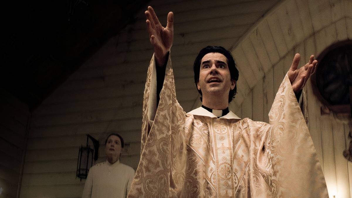 Mike Flanagan's Midnight Mass Has the 5 Best Minutes in Horror TV ...