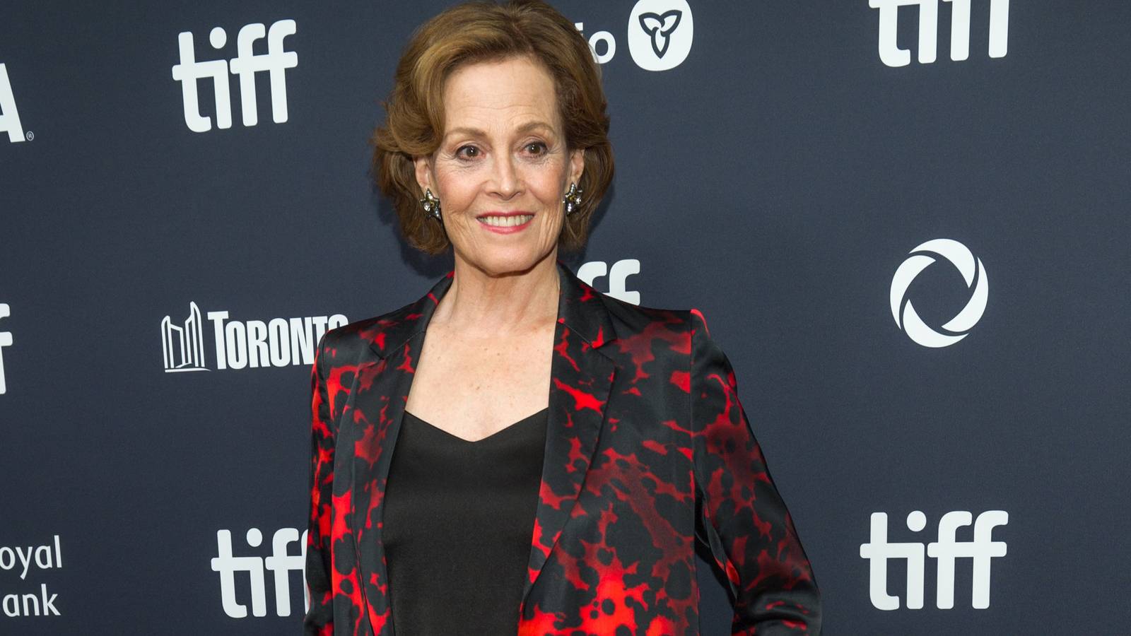 Sigourney Weaver Teases 'Timely' Themes in Avatar: Fire and Ash