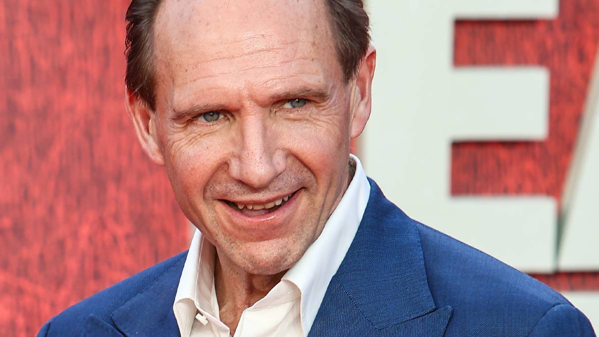 Hunger Games' Tom Blyth Reacts to Ralph Fiennes's President Snow ...