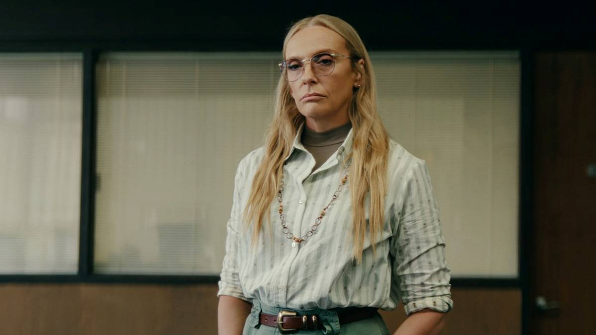 Netflix's New Series Wayward Battling Jason Bateman's Black Rabbit on ...