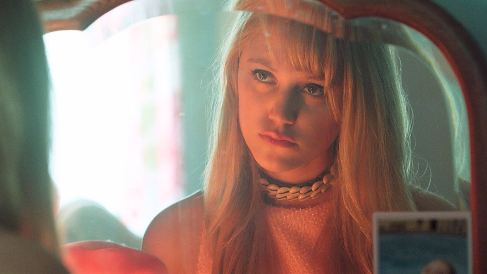 Scream Queen Maika Monroe Hypes Up It Follow Sequel
