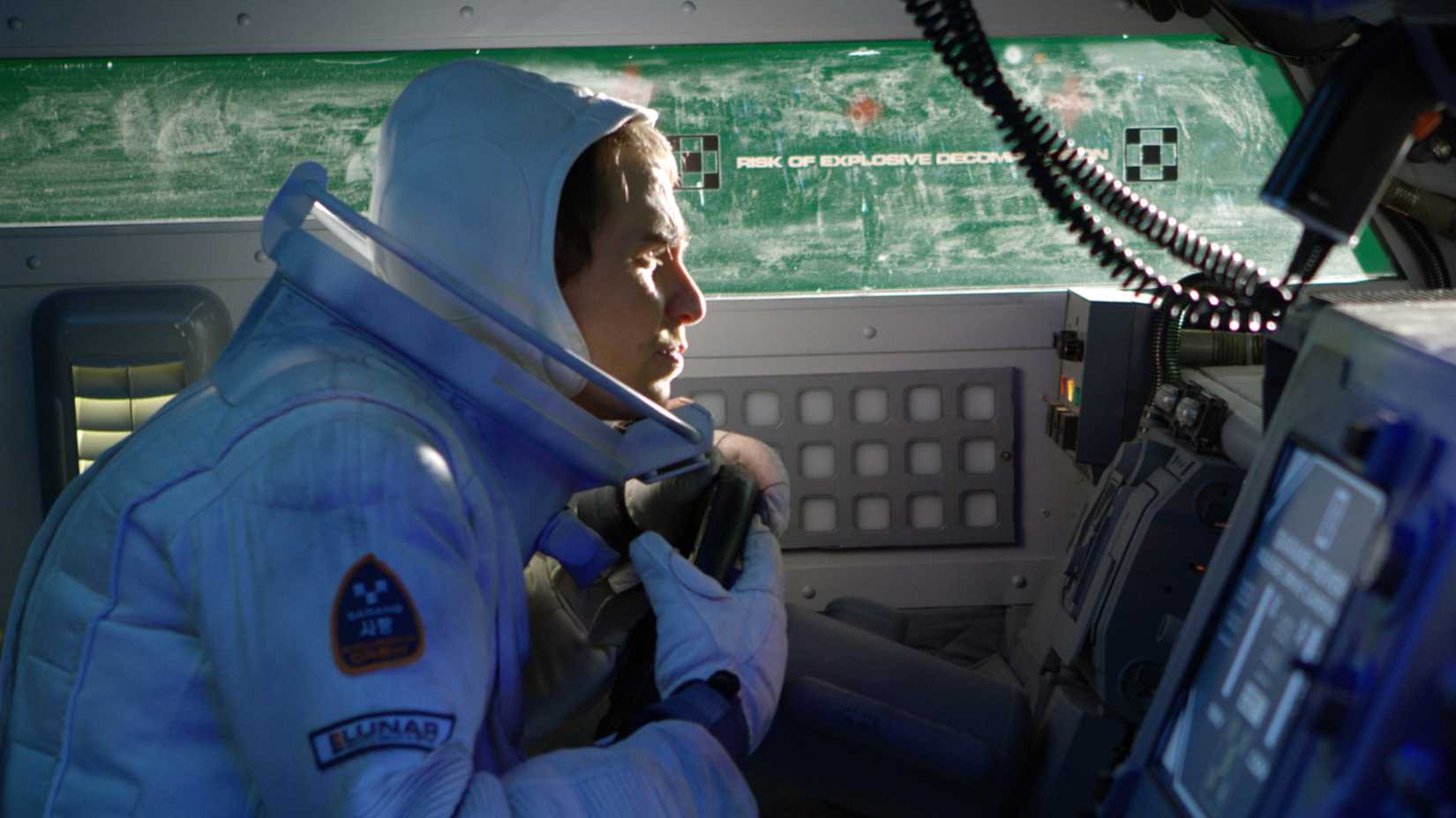 Sam Rockwell’s Forgotten Sci-Fi Thriller Still Has the Most Unsettling ...