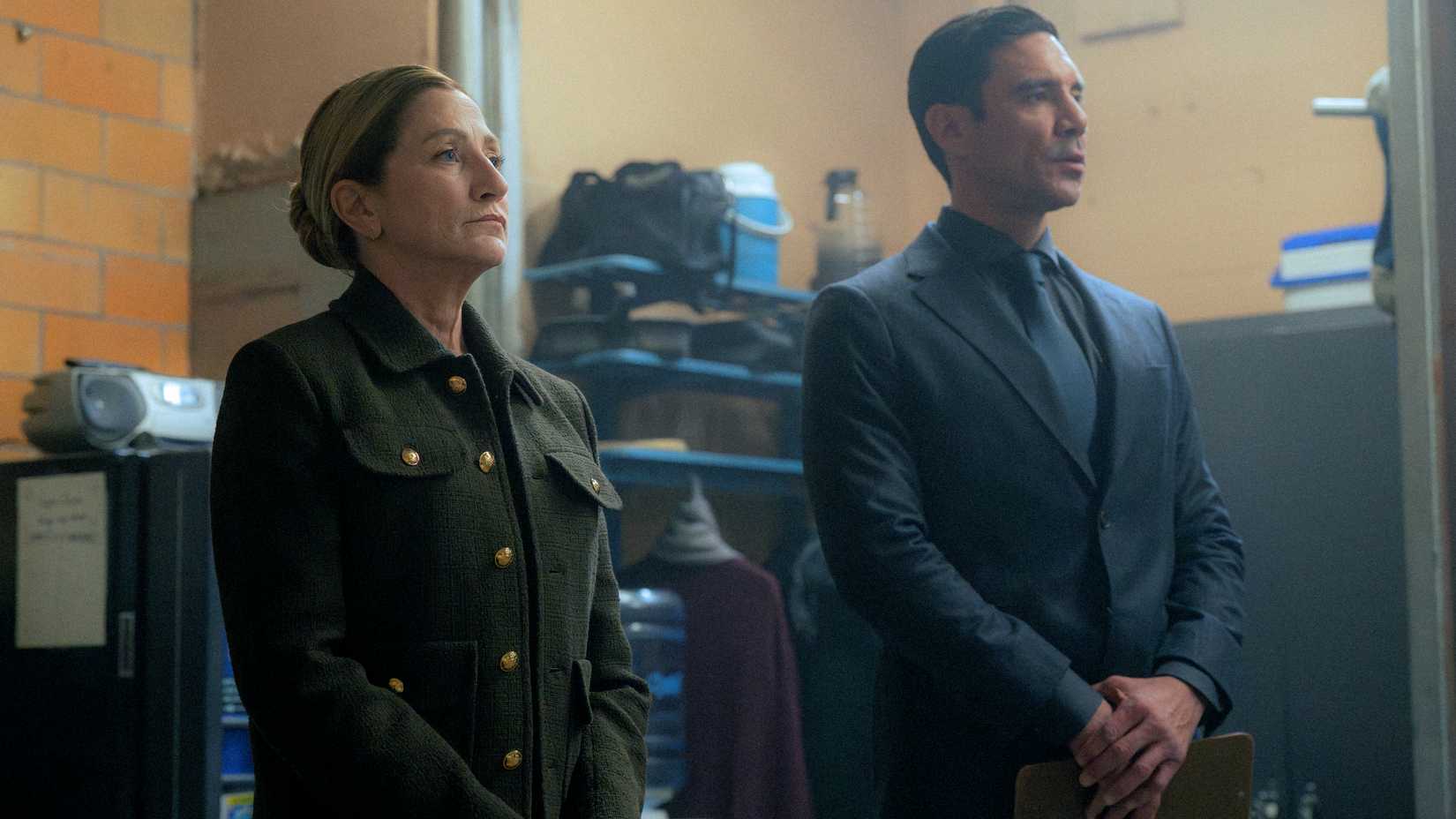 'That's the Question': Jeremy Renner & Edie Falco Break Down Mayor of ...