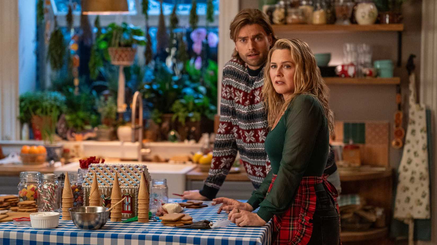 A Merry Little Ex-Mas Review: Netflix's New Rom-Com Is Worth Adding to ...