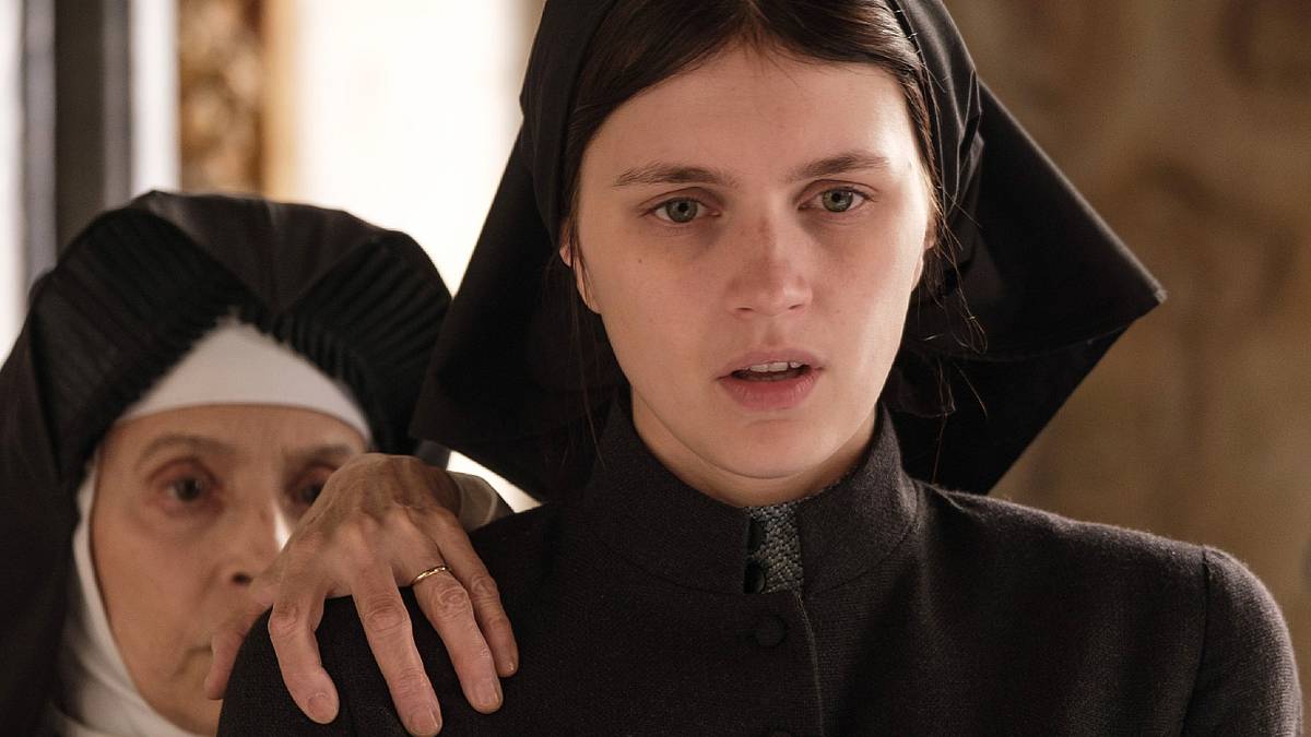 Mike Flanagan Says The First Omen Is a 'Vicious' Prequel That Brought a ...