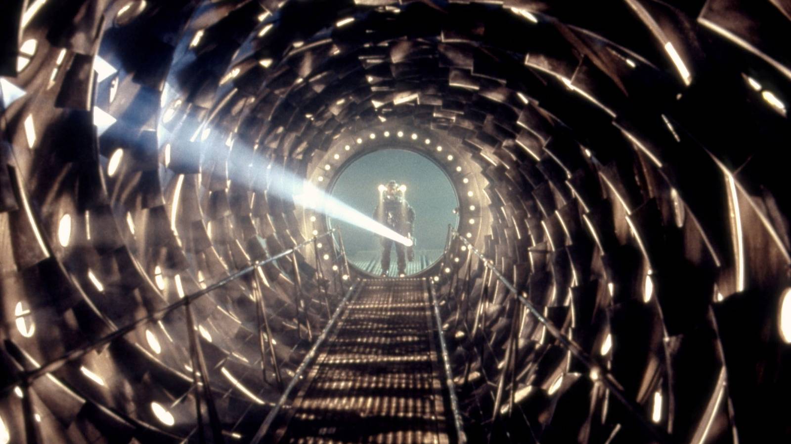 Event Horizon Sequel Writer Compares His Story to James Cameron's ...