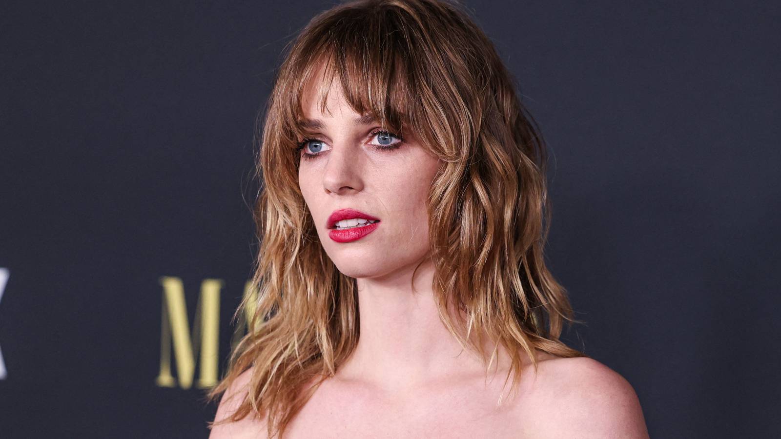 Stranger Things Star Maya Hawke Looks Perfect As This DC Icon in Genius ...