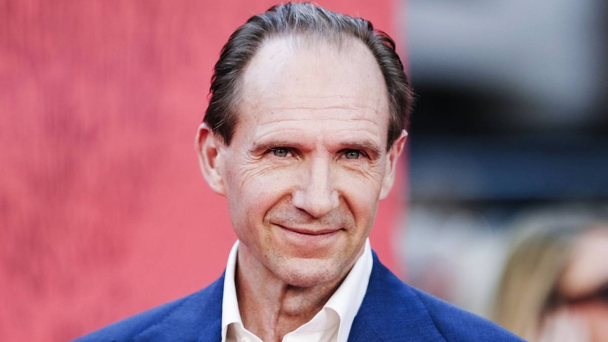 Ralph Fiennes’ Darkest Role Is in The Menu