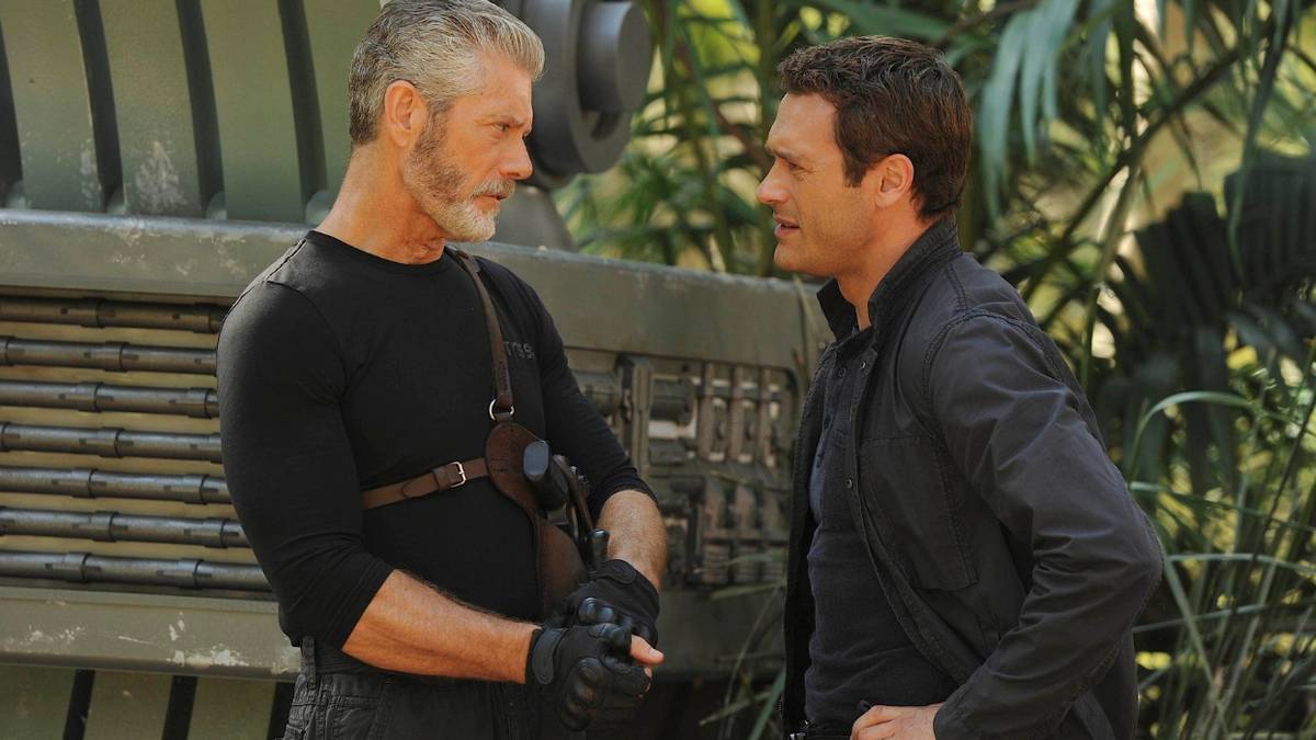Stephen Lang's Terra Nova Has the Greatest High-Concept Pilot Episode Ever