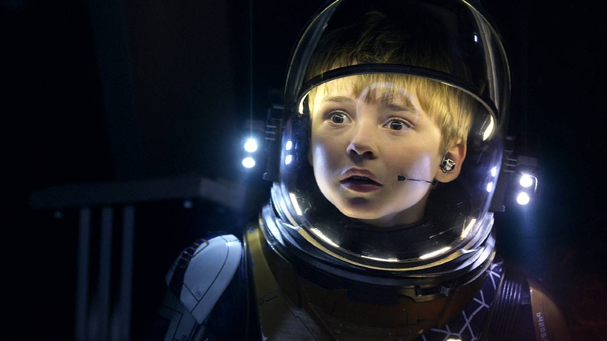 Lost in Space's Most Emotional Netflix Episode Hits Even Harder on Rewatch