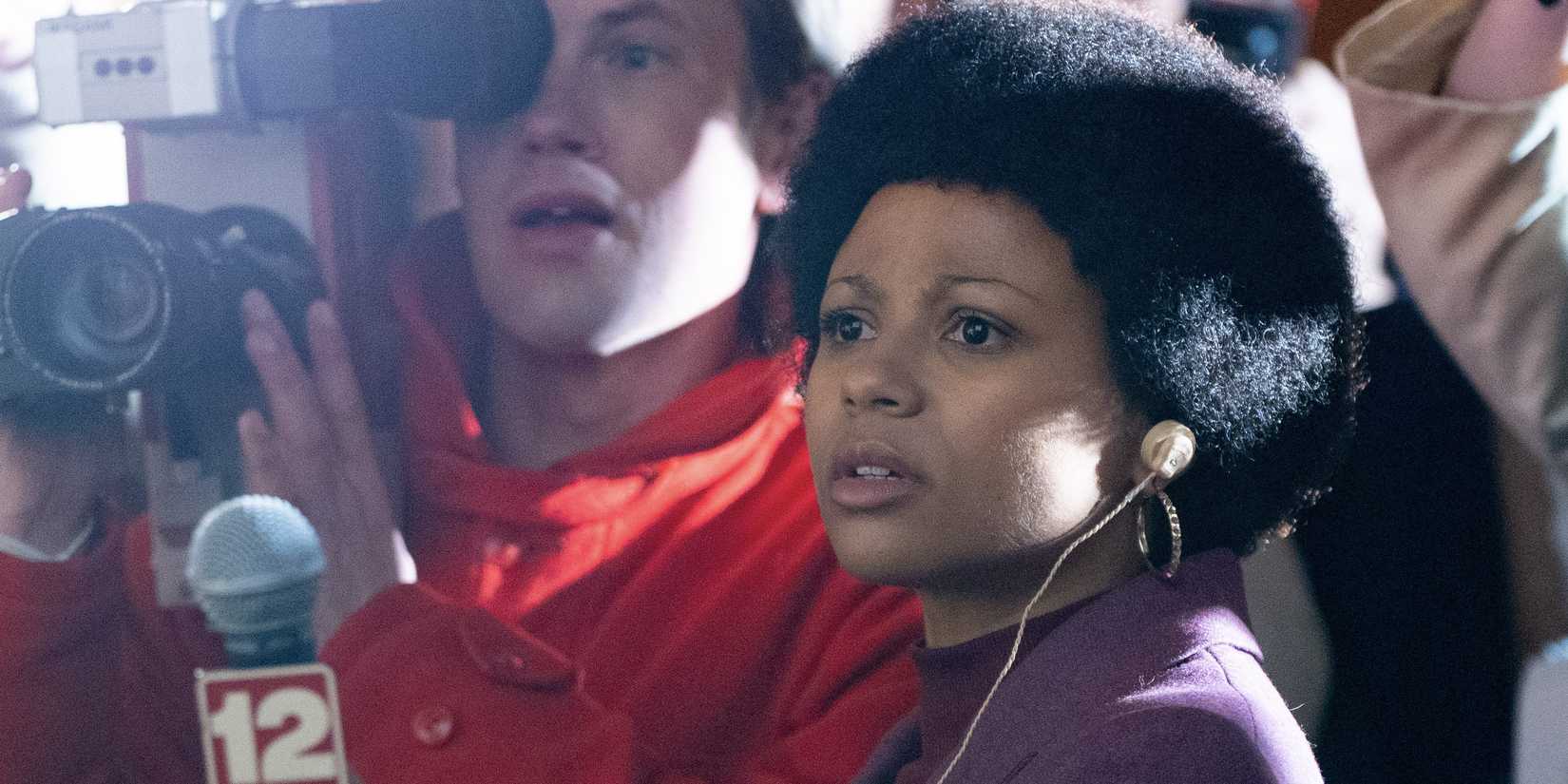 Dead Man’s Wire Review: Bill Skarsgård Delivers One of His Best ...