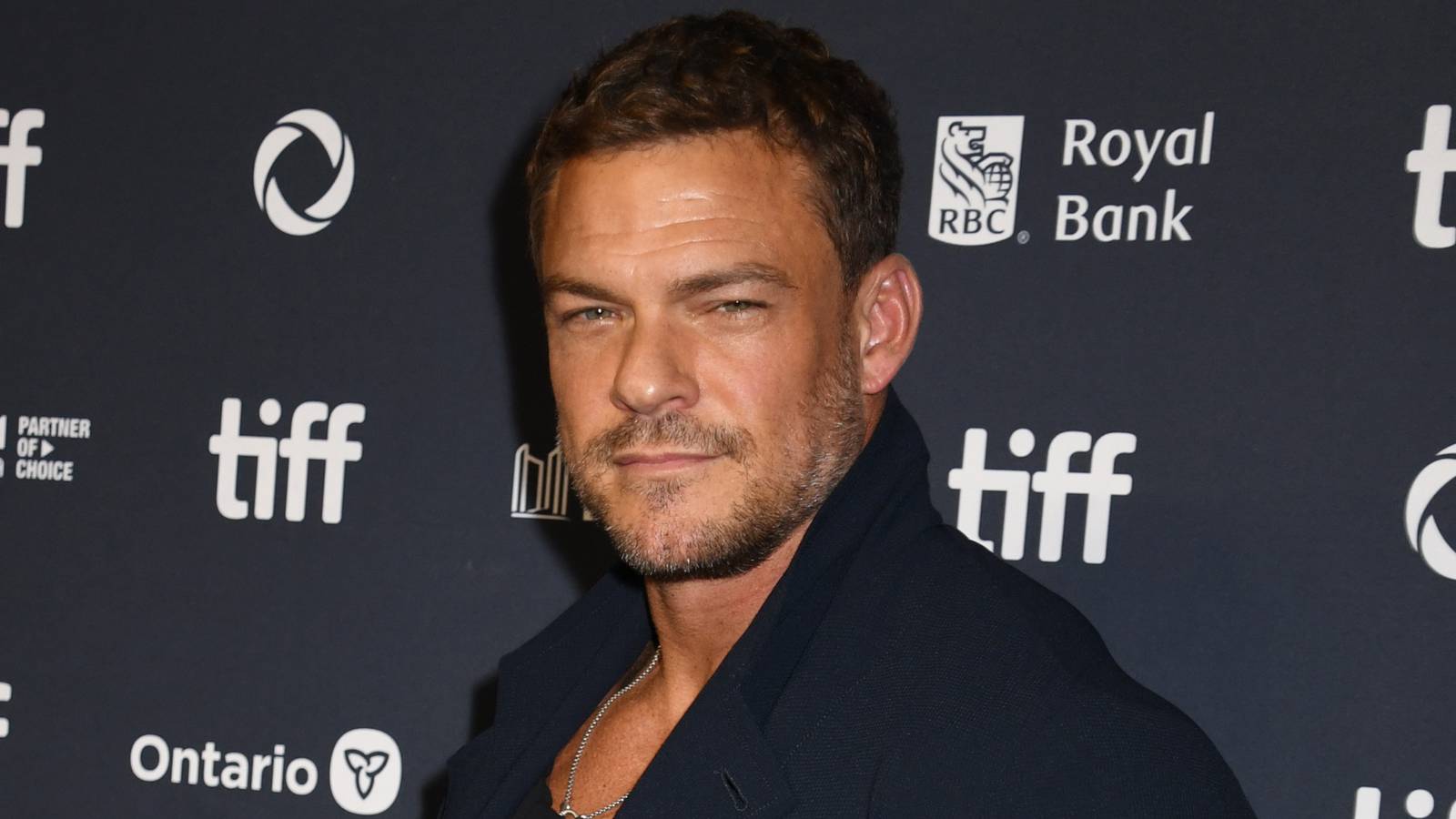 Alan Ritchson Shares Solid Snake Fan Art After Hideo Kojima’s Comment