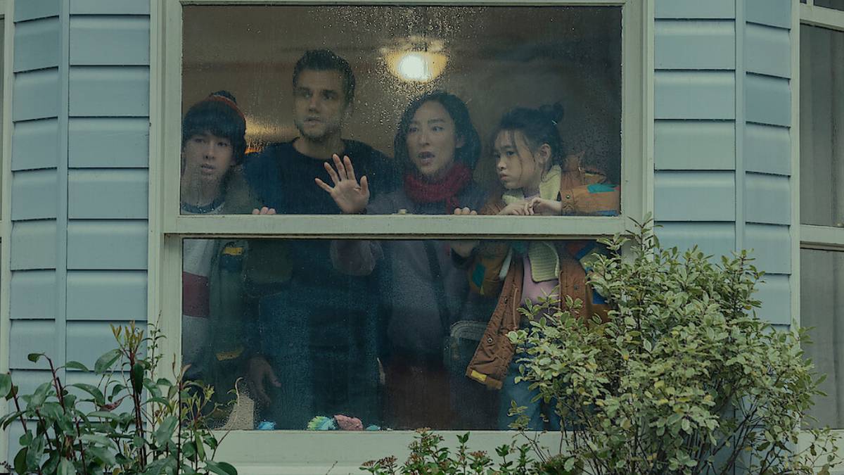 Netflix's Upcoming Sci-Fi Horror Traps a Family Inside a Home With No ...