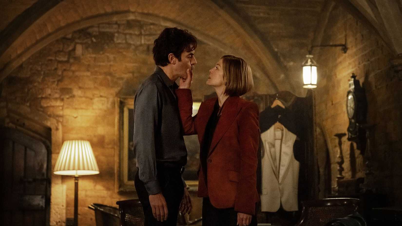 Rosamund Pike's New 93-Minute Netflix Movie Is the No. 1 Film in the ...