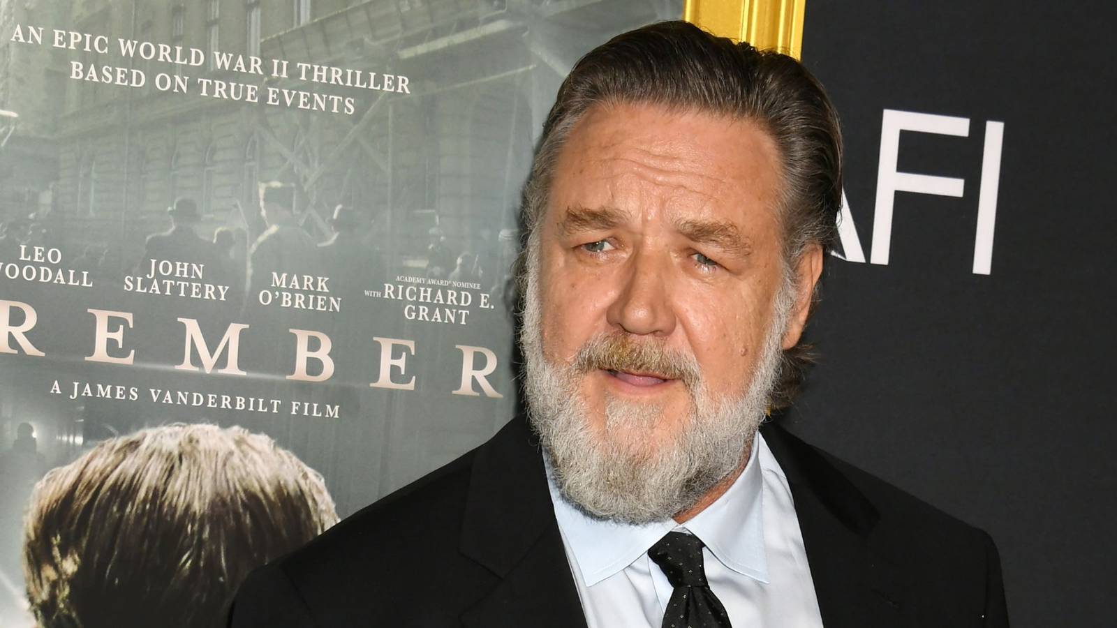 Russell Crowe Denounces 'Clickbait' After Going Viral for Fan Interaction