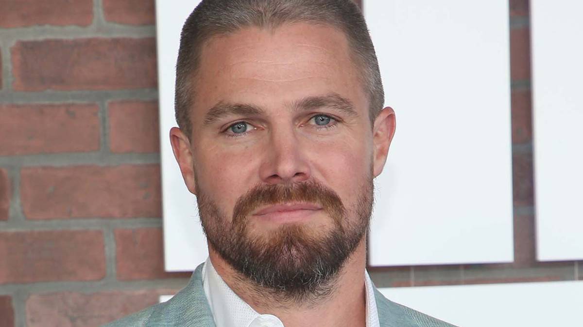 Stephen Amell's Fox Reboot of '90s Cult Classic Series Finally Unveils ...