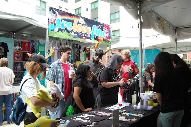 SDCC '13 | 'Homestuck's' Andrew Hussie signs with Shiftylook