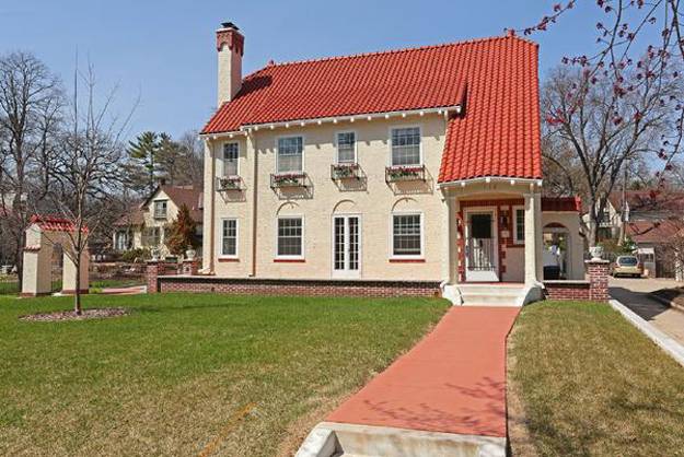 For sale: Charles Schulz's former home features 'Peanuts' murals