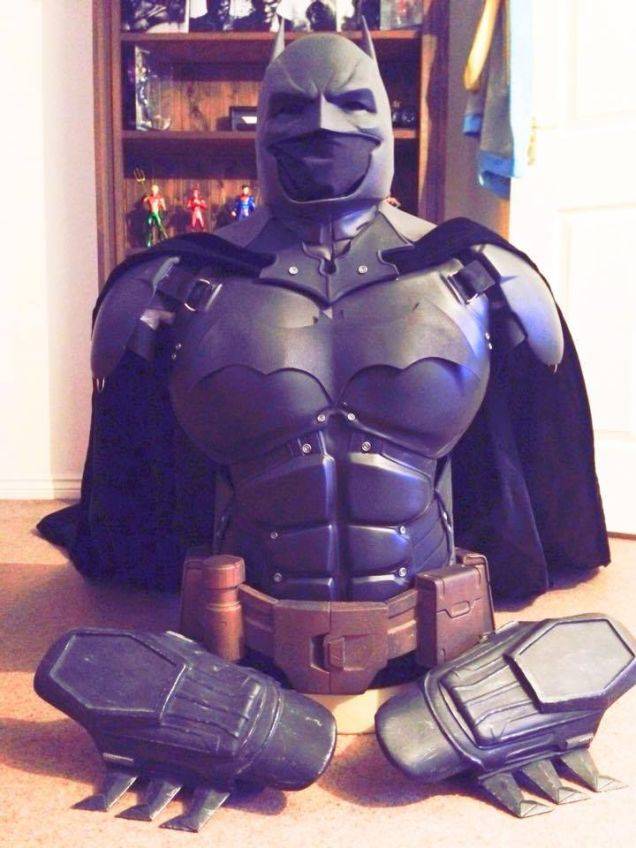 Cosplayer uses 3D printing to create 'Arkham Origins' Batsuit