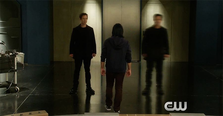 Harrison Wells Stands Revealed In New "Flash" Trailer | CBR