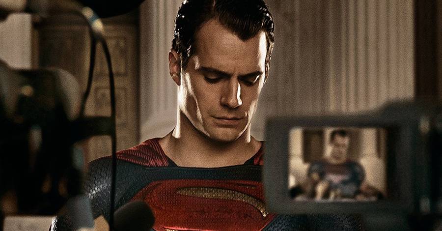 Superman Meets The Press In New "Dawn Of Justice" Still