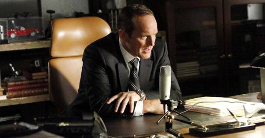 COMIC REEL: New "Agents of SHIELD" Photos; Snyder Debuts "Batman V ...