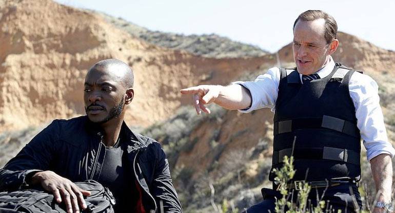 COMIC REEL: First Image of Affleck as Batman; "Agents of SHIELD" Wraps ...