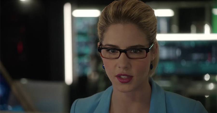 Felicity's Friends Fight Calculator In "Arrow" Promo
