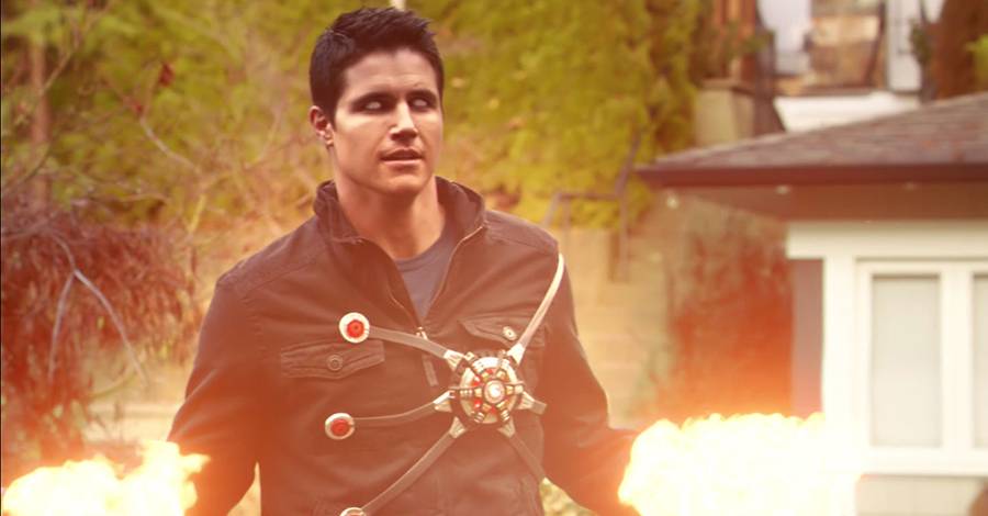 Robbie Amell Wants to Be "Flash's" Batman -- And Here's How He'd Do It