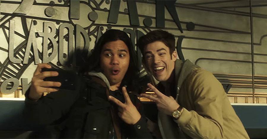 Barry & Cisco Go Sightseeing On Earth-2 In New "Flash" Clip