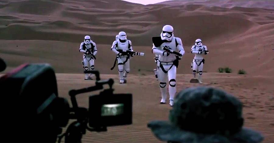 Watch: 'Star Wars: The Force Awakens' Goes Behind the Scenes of Jakku ...